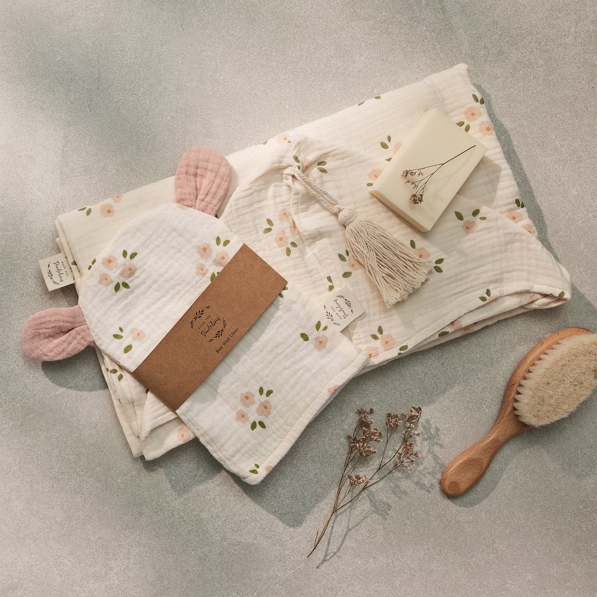 Bear Wash Glove Daisy with Blush ears – Over the Dandelions