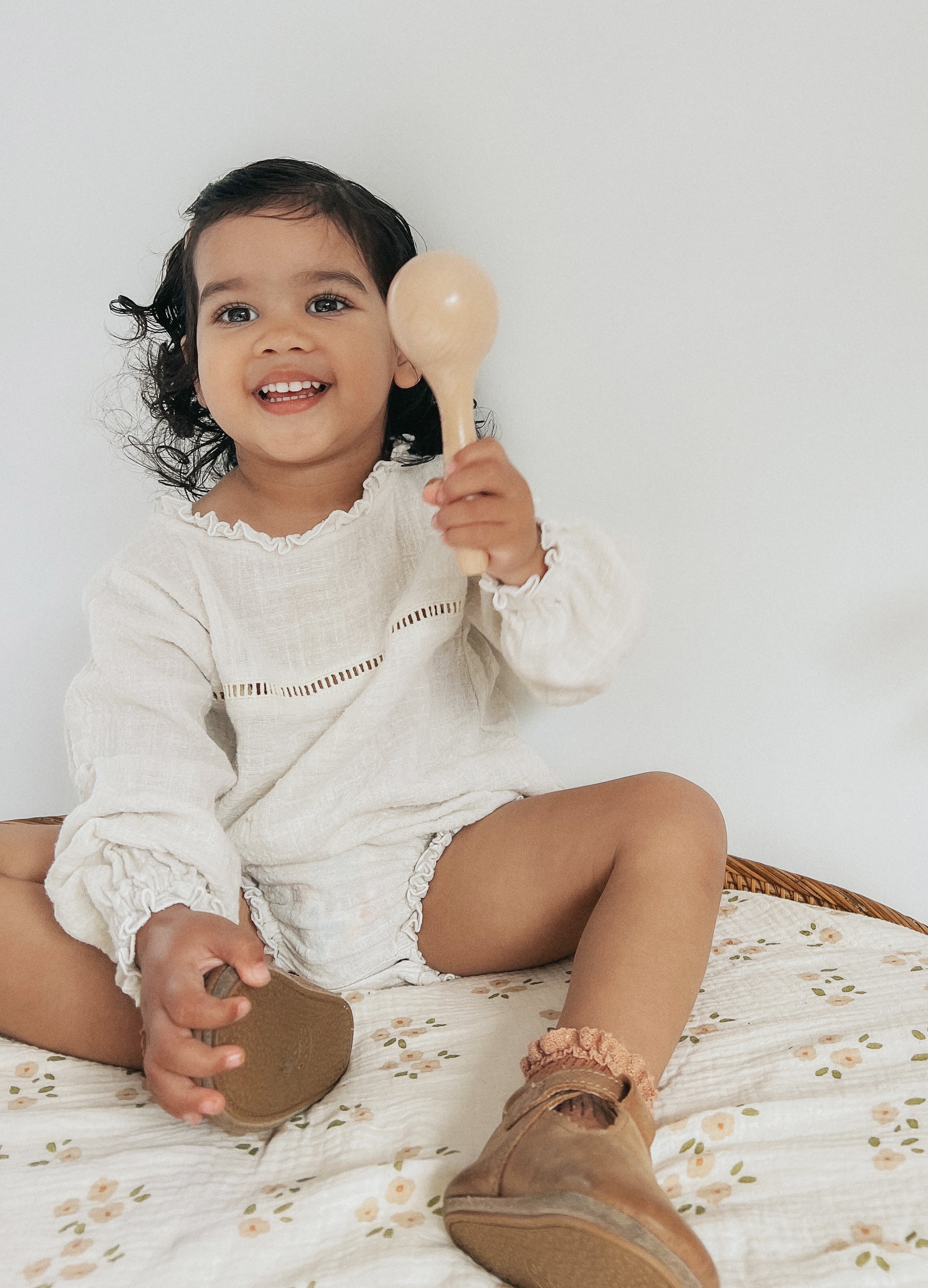 Wooden Maraca – Over the Dandelions